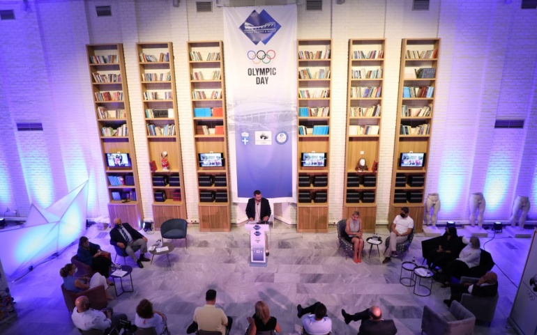 Στη βιβλιοθήκη του Διεθνούς Κέντρου Ολυμπιακής Εκεχειρίας στο Στάδιο ...