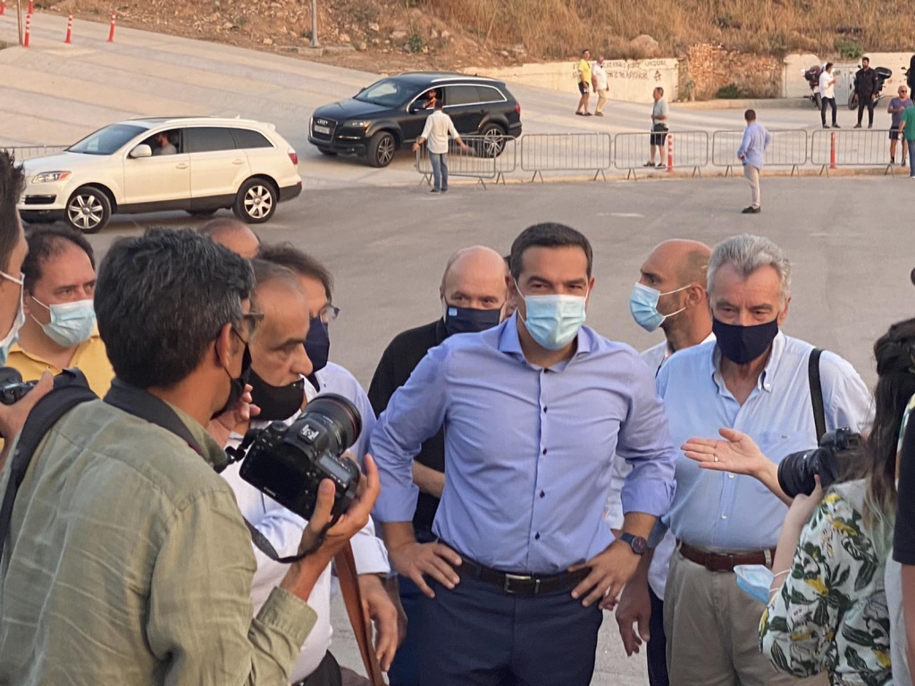 Ο ΑΛΕΞΗΣ ΤΣΙΠΡΑΣ ΠΑΡΟΥΣΙΑΖΕΙ ΤΗΝ ΠΡΟΓΡΑΜΜΑΤΙΚΉ ΠΡΟΤΑΣΗ ΤΟΥ ΣΥΡΙΖΑ-ΠΣ ...